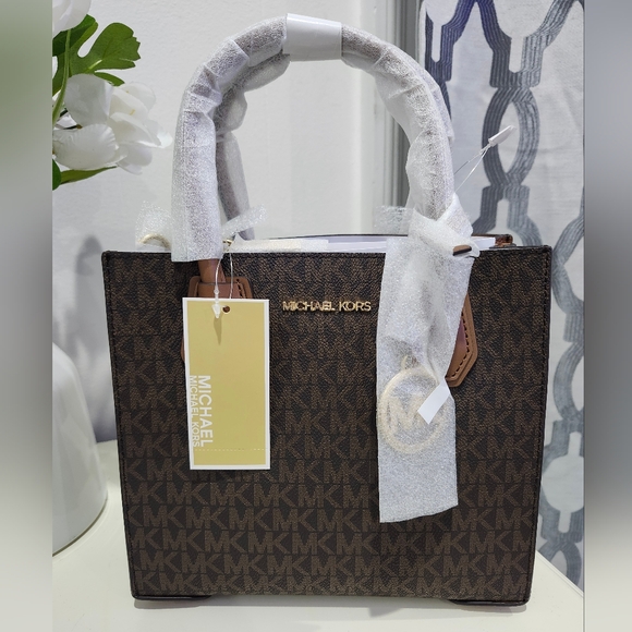 Michael Kors | Bags | Mercer Medium Logo And Leather Accordion ...